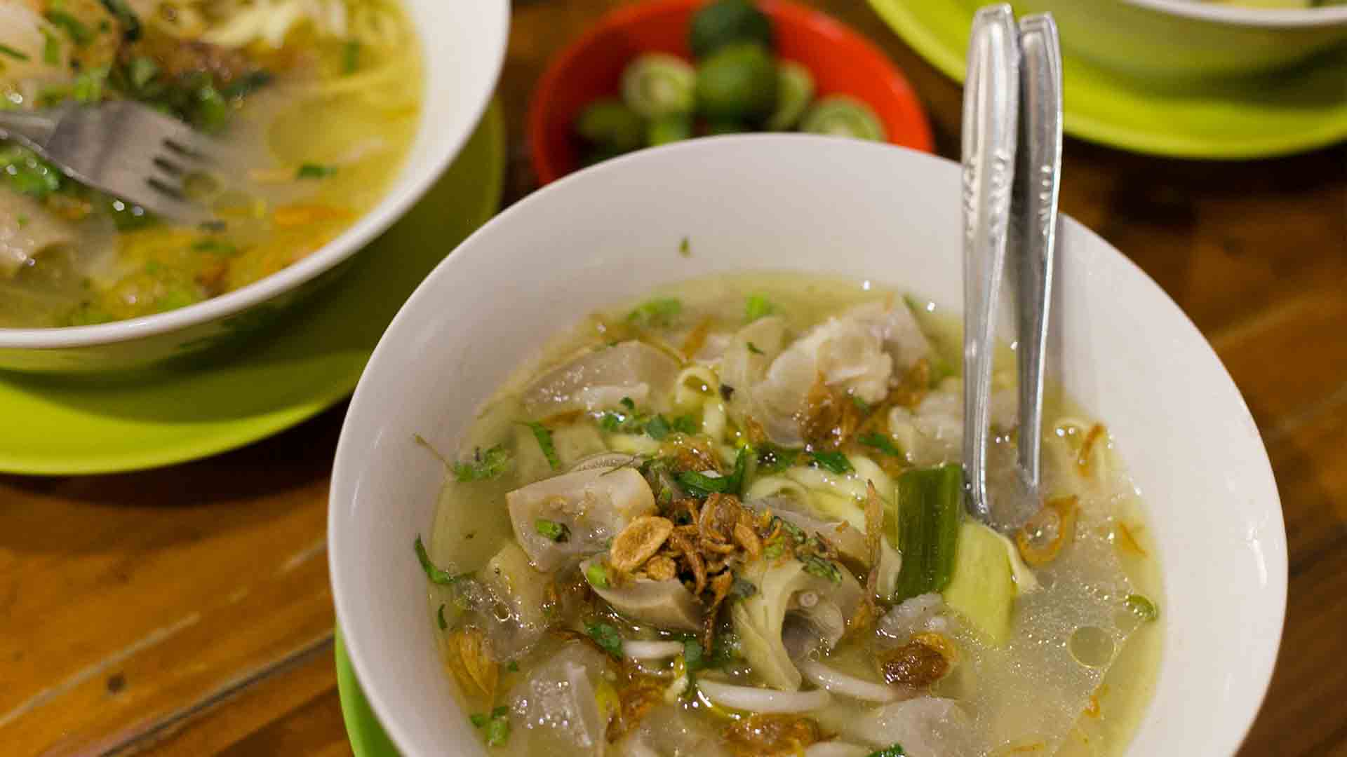 Nikmatnya Kuliner Khas Bandung Mih Kocok Mang Dadeng | Uncov - uncov.co.id