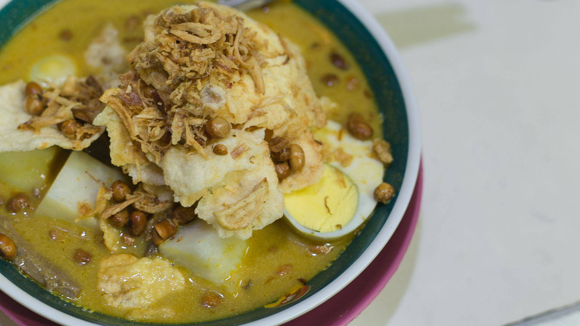 Lontong Kari Kebon Karet, Melegenda dari Dalam Gang | Uncov - uncov.co.id