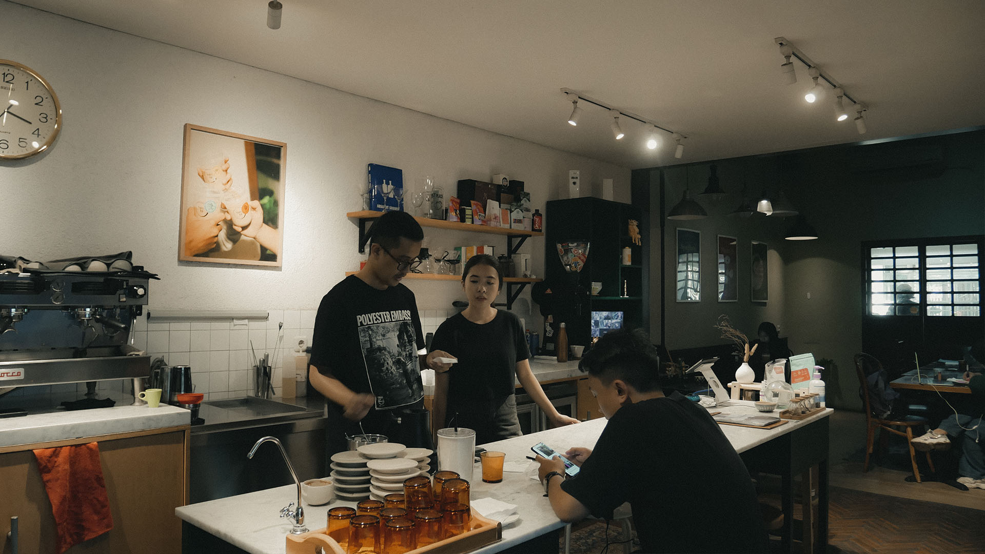 TONES No.6, Cafe Bergaya Vintage untuk Menikmati Kopi dan Musik | Uncov - uncov.co.id